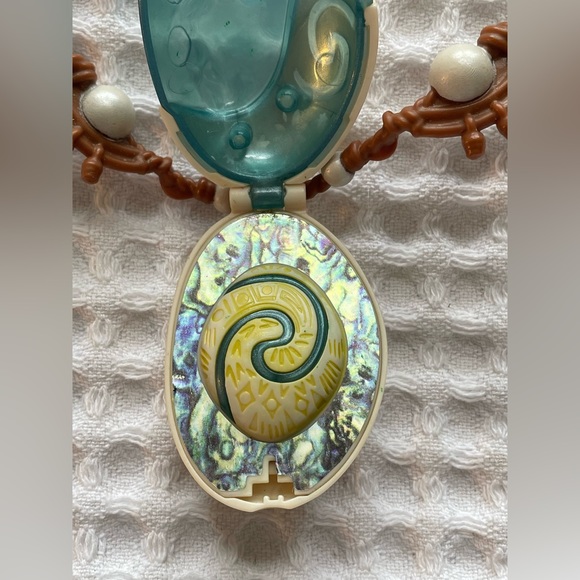 Disney | Accessories | Disneys Moana Shell Necklace Opens To Reveal The ...